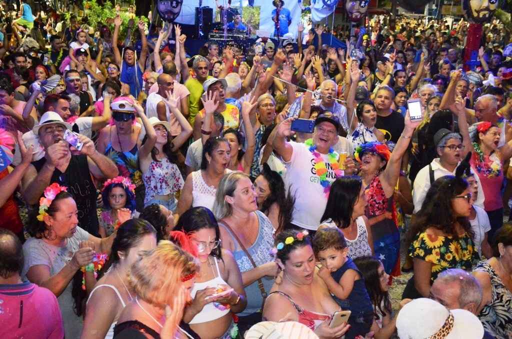 Folia do 21º Carnaval de Antigamente agita público de todas as idades ...
