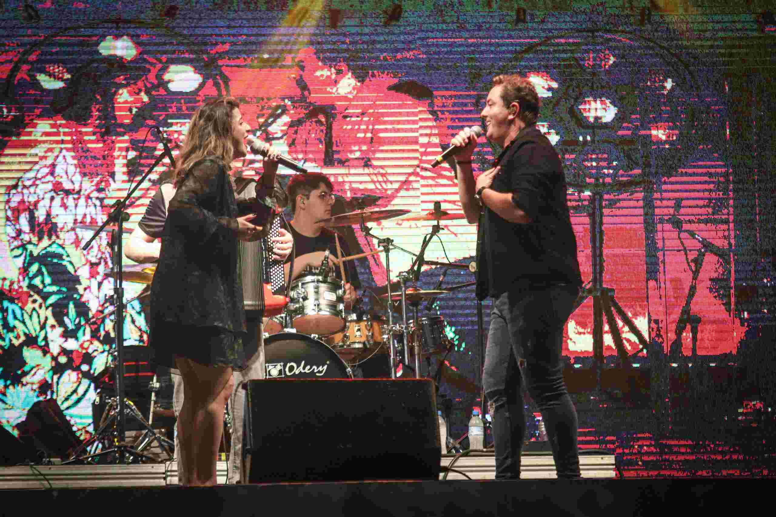 CARAGUÁ TÁ SHOW: Play no Modão é sucesso na Praça da Cultura no Centro ...