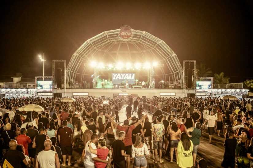 Tatau abre Caraguá Tá Show com toda energia do carnaval da Bahia ...